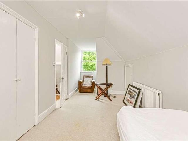6 bed house for sale