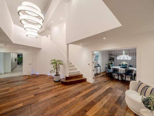 6 bed house for sale