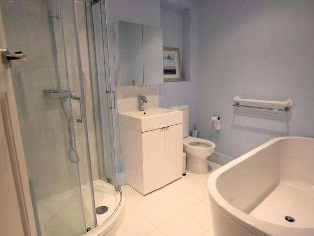 6 bed house for sale