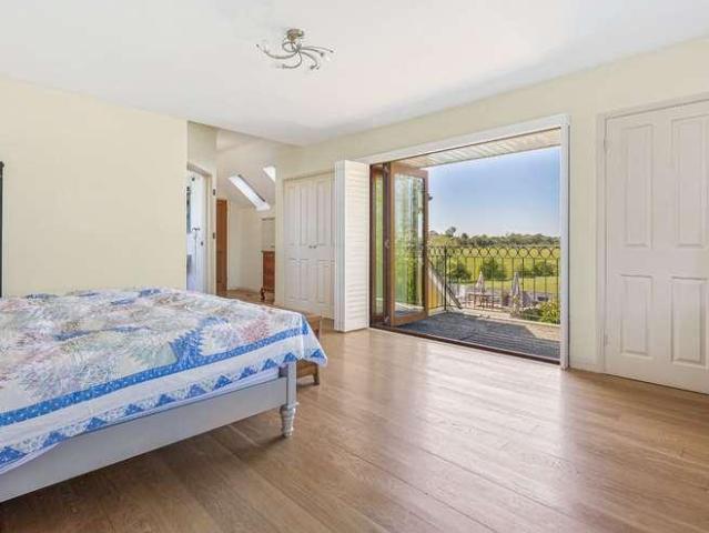 6 bed house for sale