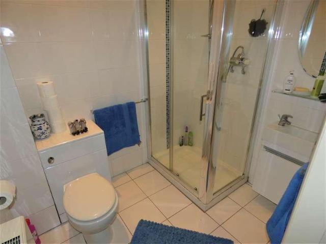 6 bed house for sale