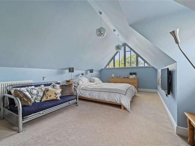 6 bed house for sale