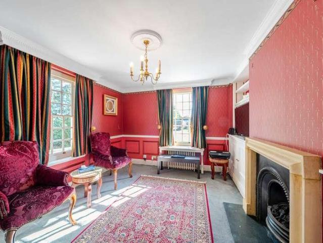 6 bed house for sale