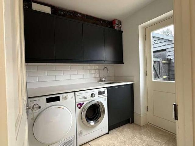 6 bed house for sale