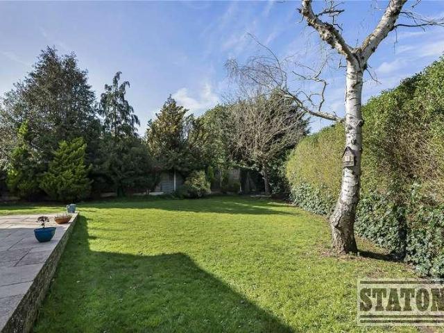 6 bed house for sale
