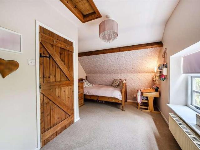 6 bed house for sale
