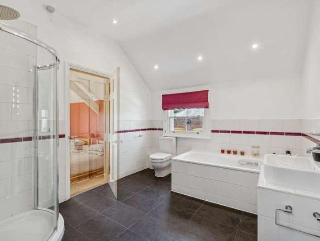 6 bed house for sale