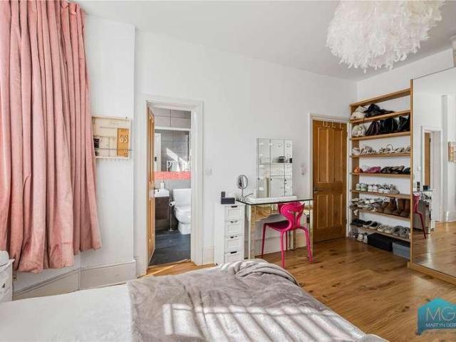 6 bed house for sale