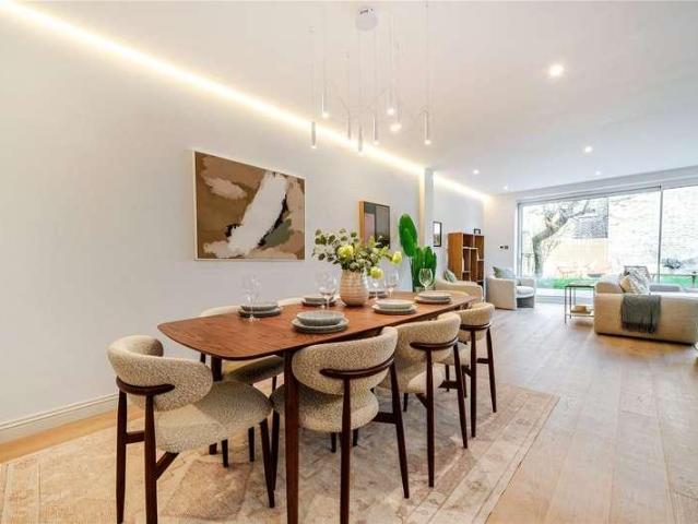 6 bed house for sale