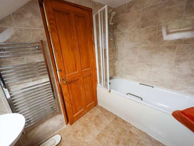 6 bed house for sale
