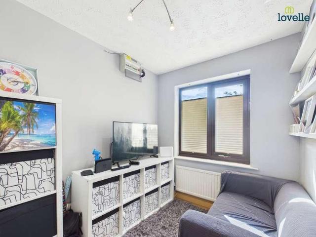 6 bed house for sale