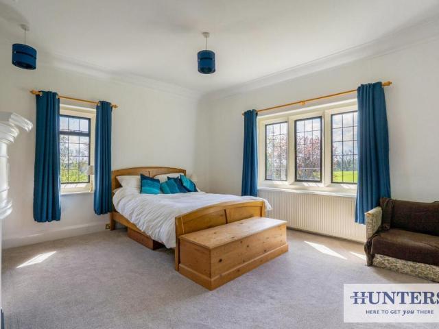 6 bed house for sale