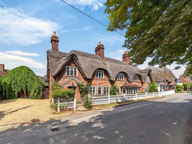 6 bed house for sale