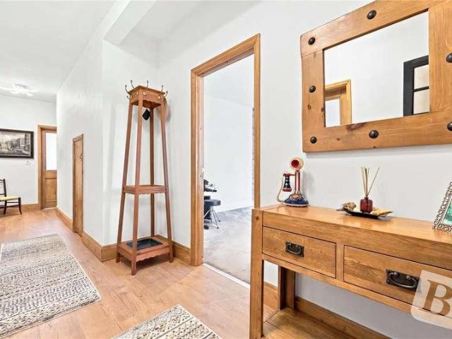 6 bed house for sale