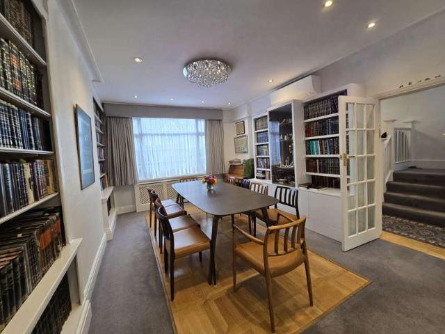 6 bed house for sale