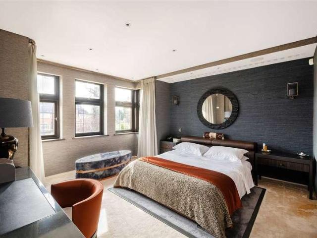 6 bed house for sale