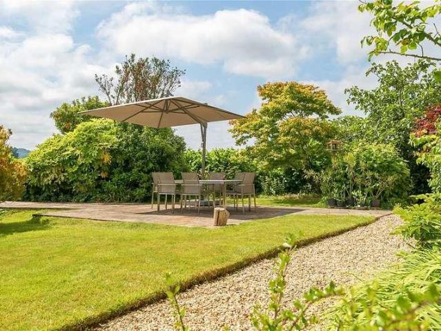 6 bed house for sale