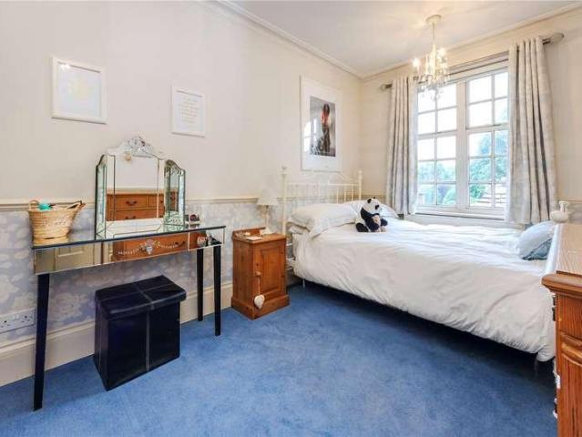 6 bed house for sale
