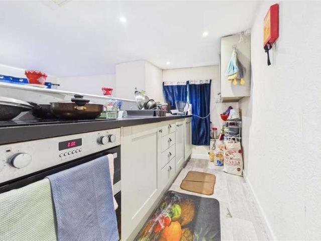 6 bed house for sale