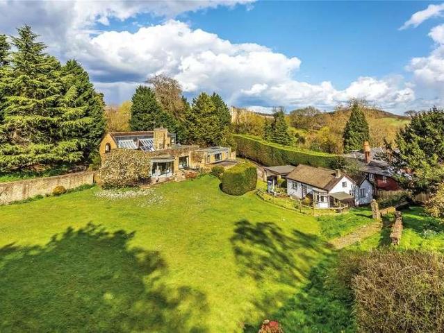 6 bed house for sale