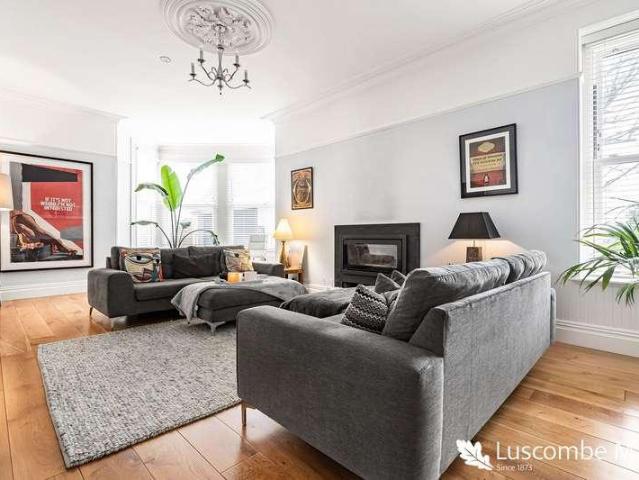 6 bed house for sale