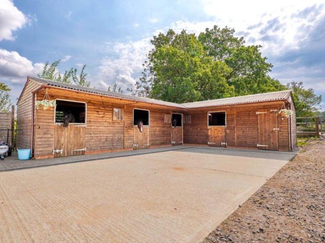 6 bed house for sale