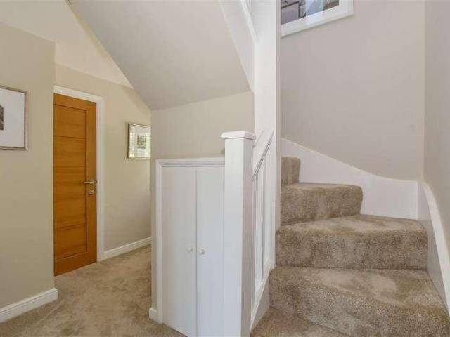 6 bed house for sale