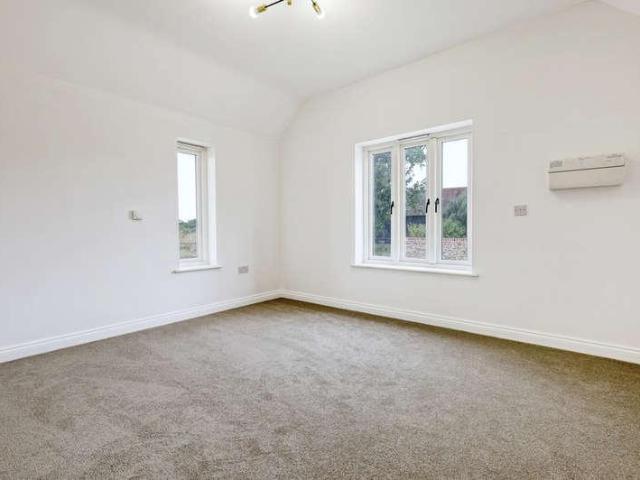 6 bed house for sale