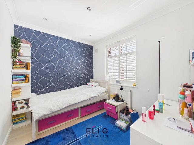6 bed house for sale