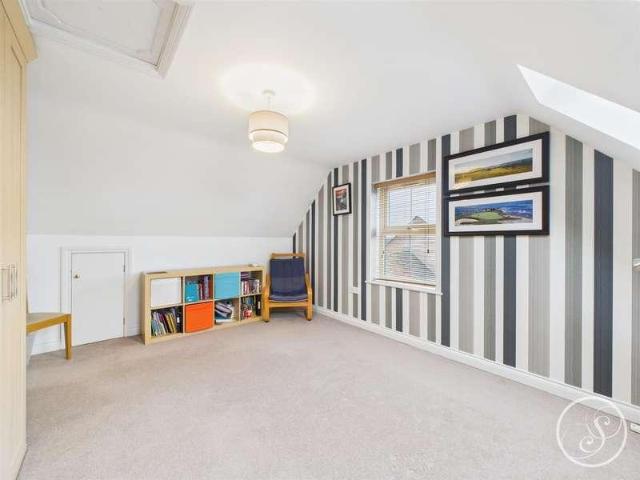 6 bed house for sale