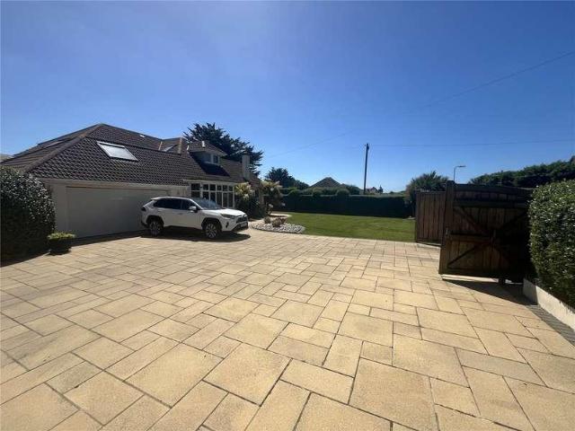 6 bed house for sale