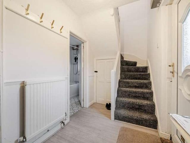 6 bed house for sale