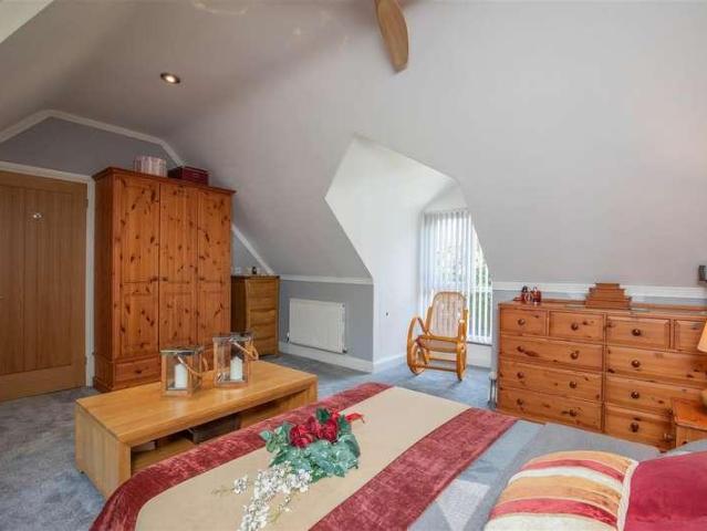 6 bed house for sale