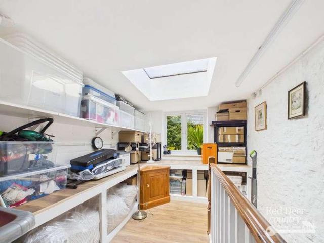 6 bed house for sale