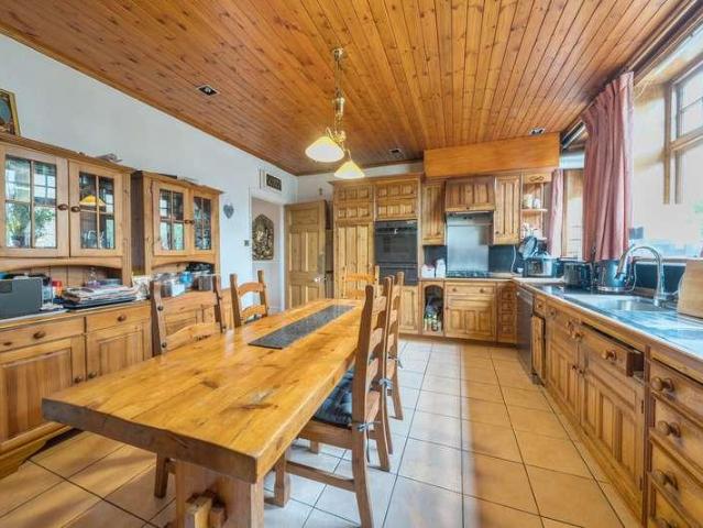 6 bed house for sale