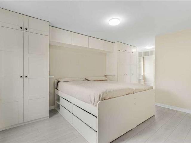 6 bed house for sale