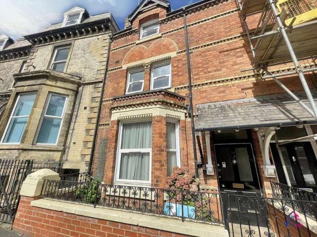 6 bed house for sale