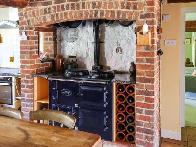 6 bed house for sale
