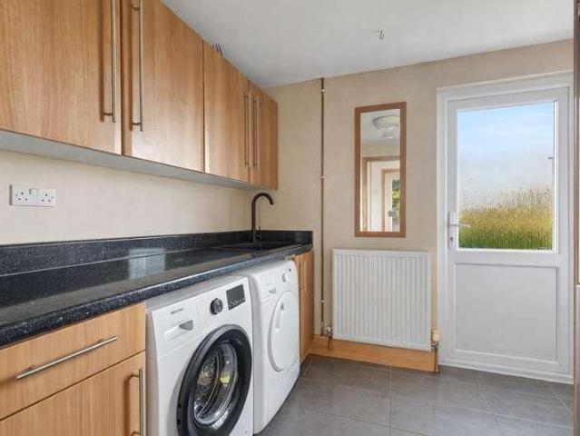 6 bed house for sale