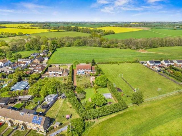 6 bed house for sale
