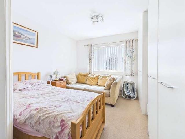 6 bed house for sale