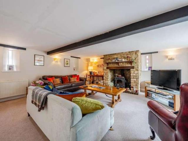 6 bed house for sale