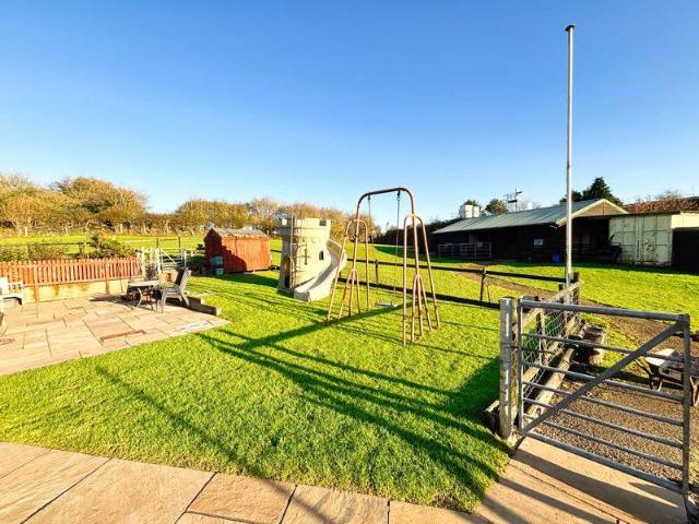 6 bed house for sale
