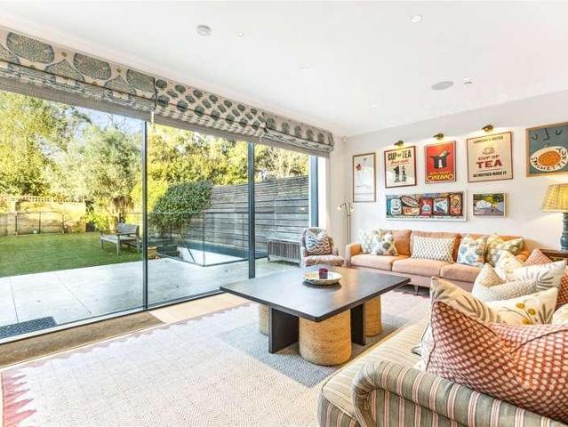 6 bed house for sale