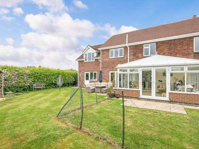6 bed house for sale