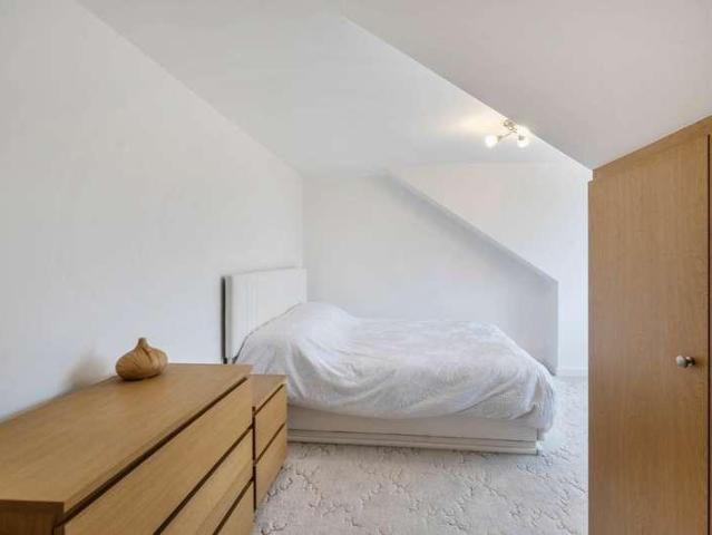 6 bed house for sale