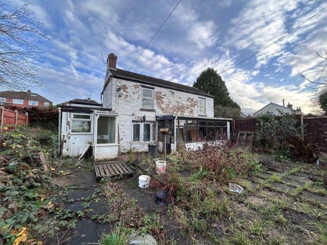 6 bed house for sale