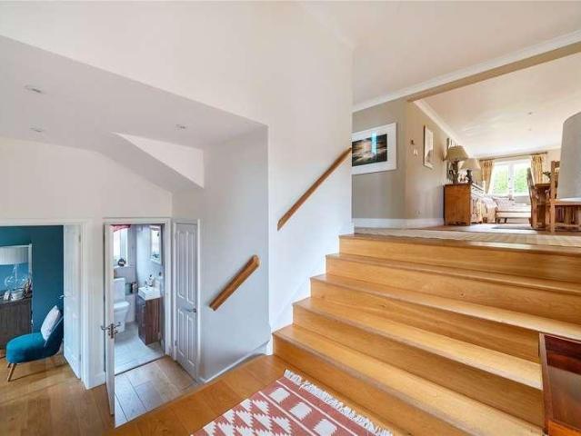 6 bed house for sale