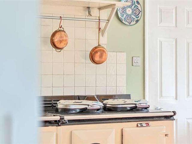 6 bed house for sale