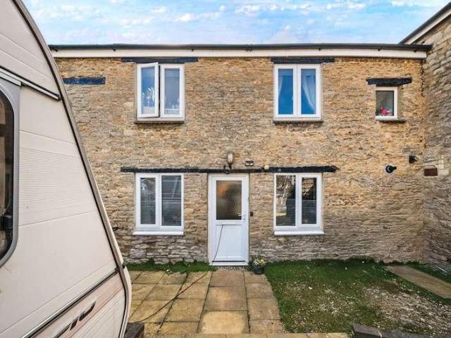 6 bed house for sale